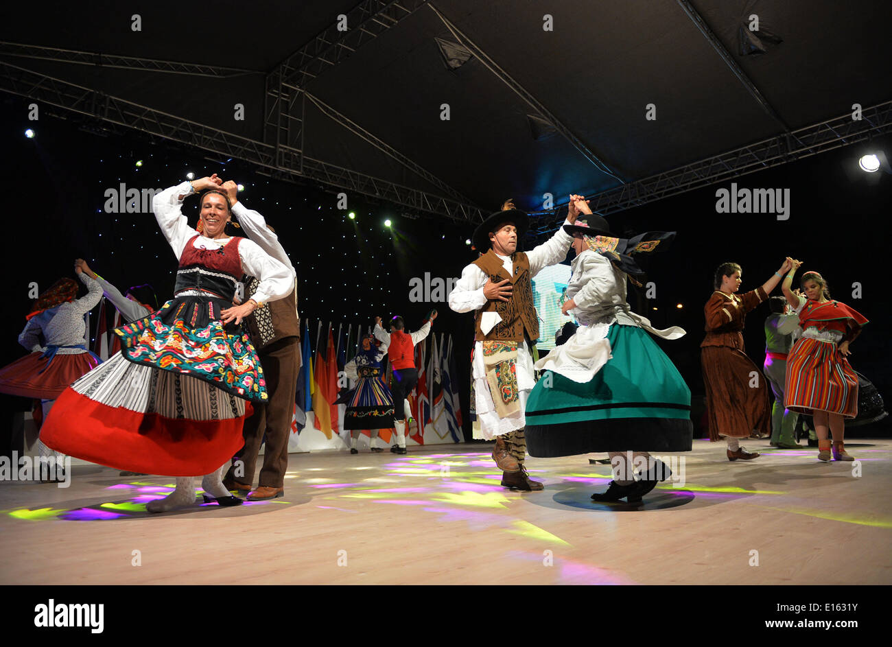 Portuguese dance hi-res stock photography and images - Alamy