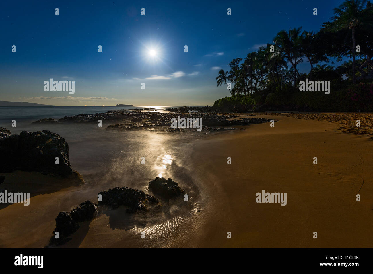 Moon night beach hi-res stock photography and images - Alamy
