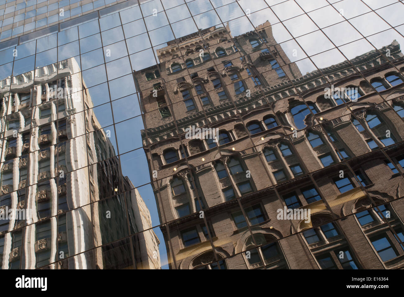 Reflection mirror building nyc hi-res stock photography and images - Alamy