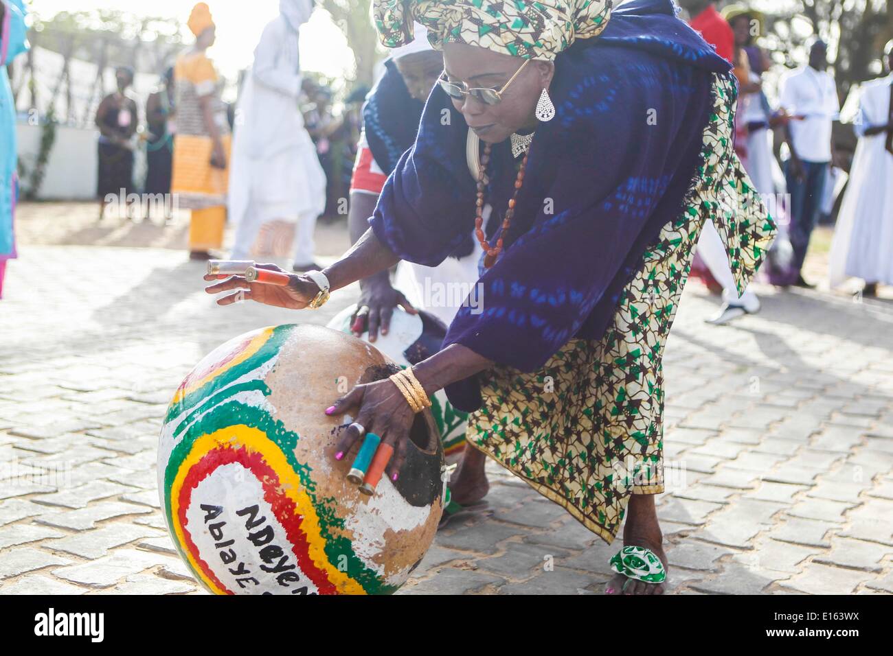 Serer hi-res stock photography and images - Alamy