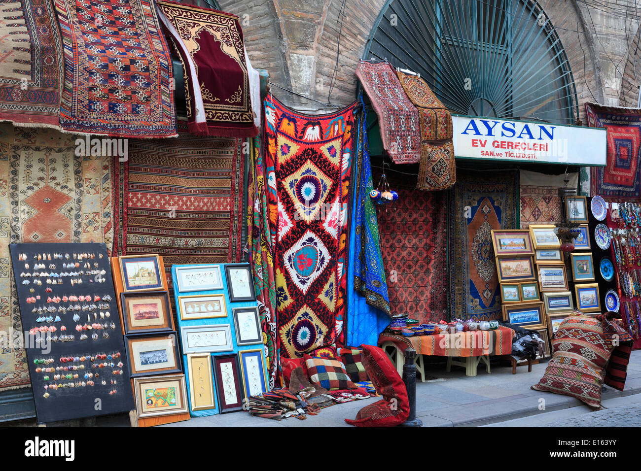 Europe bazaar hi-res stock photography and images - Alamy