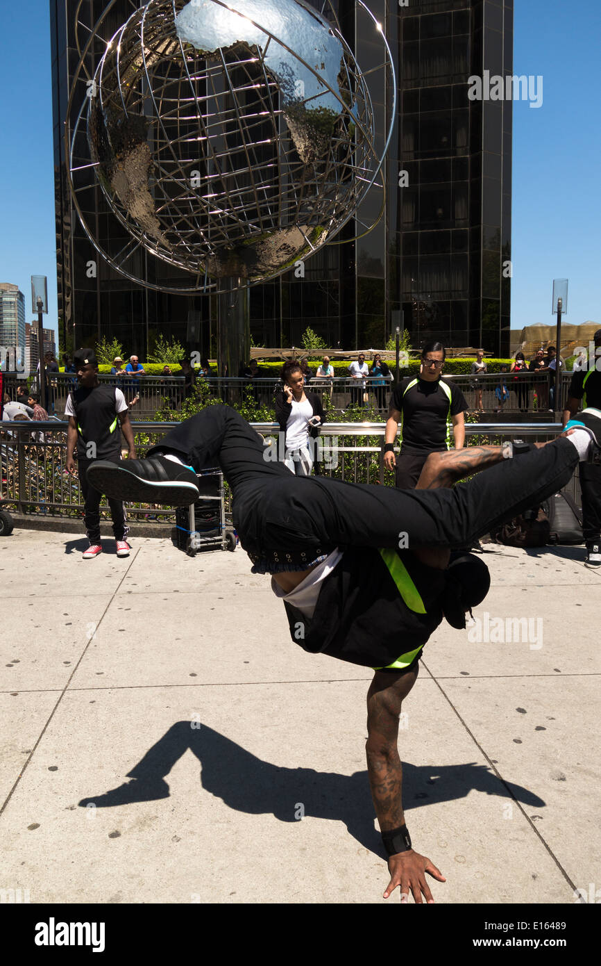 Street performer, Upper West side, Columbus Circle, New York, NY Stock ...