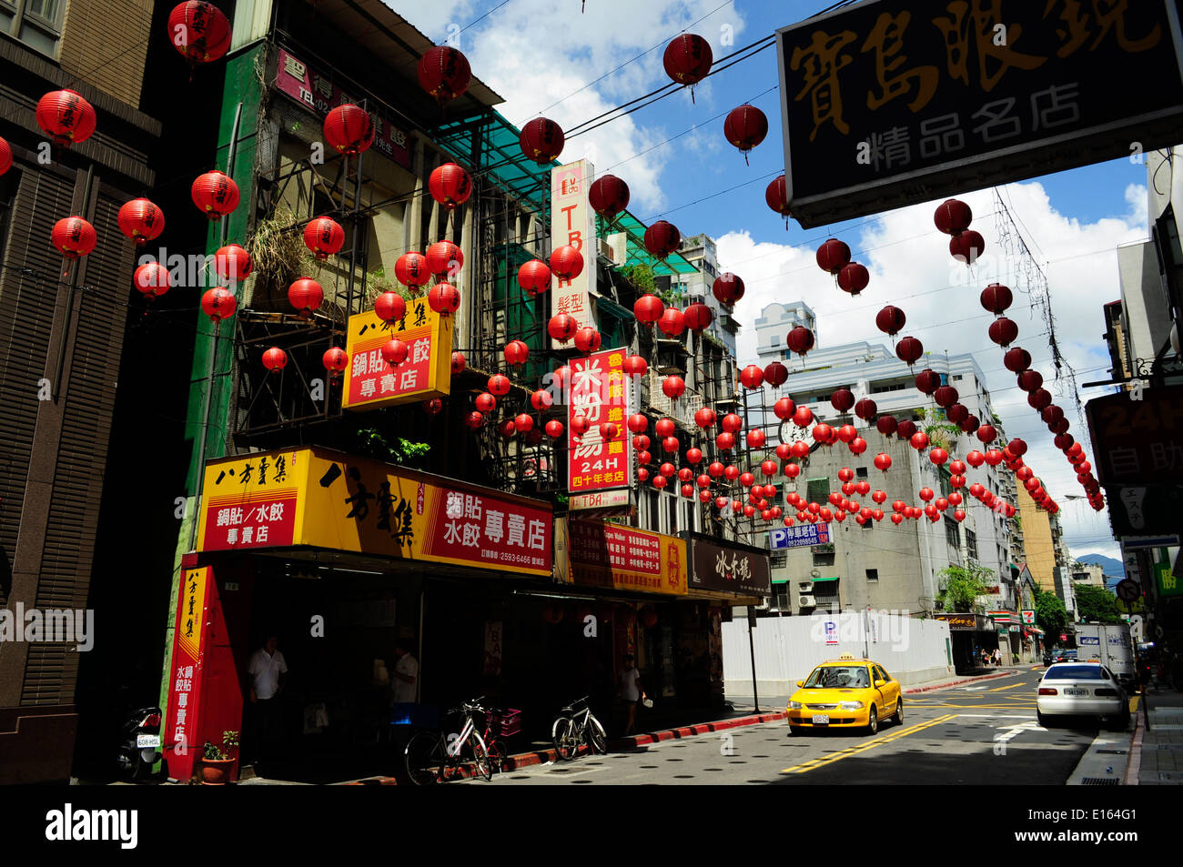 Taipei street sign hi-res stock photography and images - Alamy