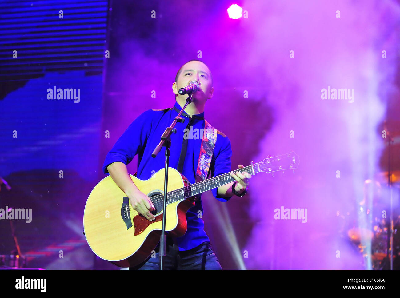 Ballad singer hi-res stock photography and images - Alamy