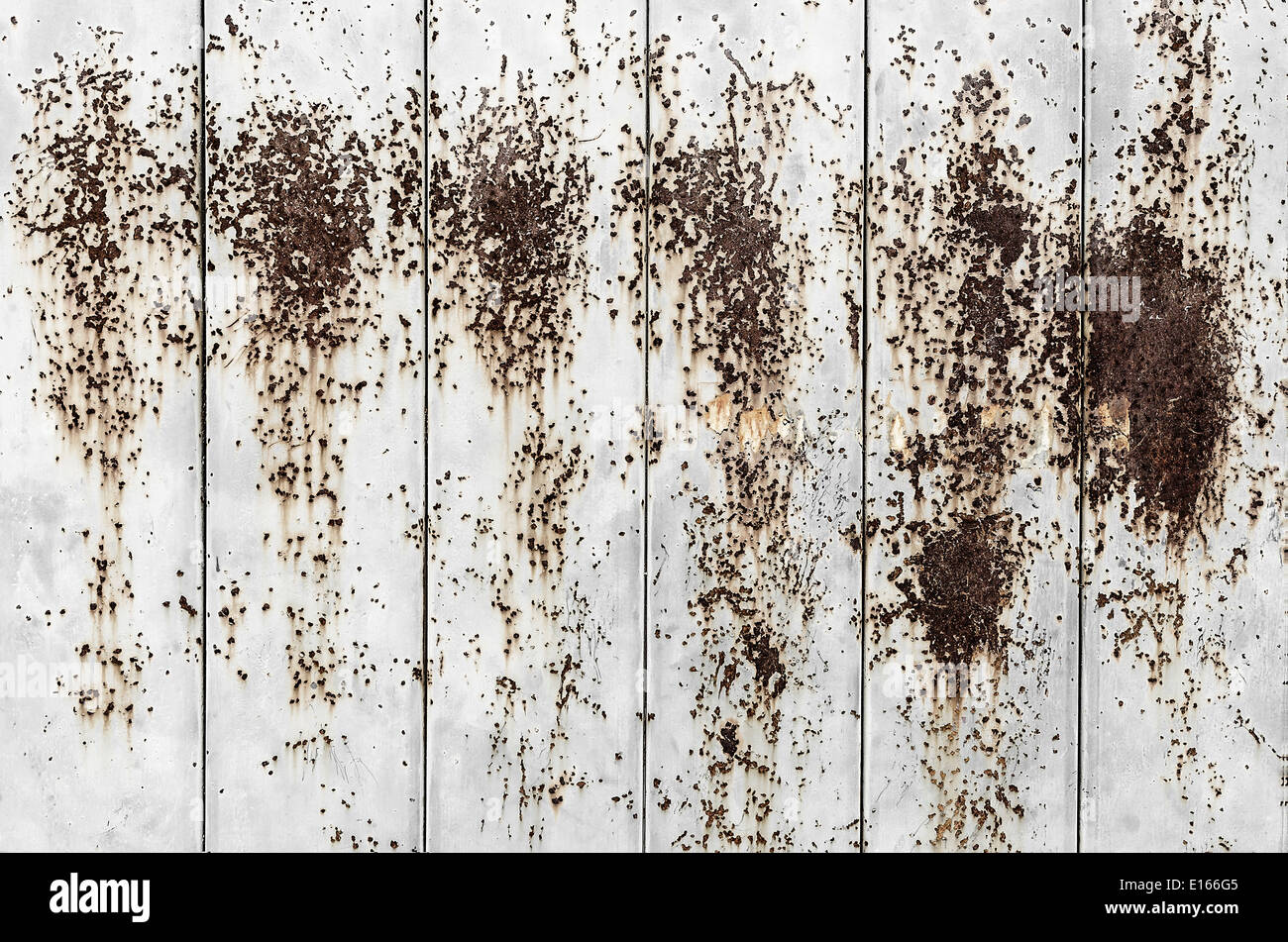 Old rusting fence panel hi-res stock photography and images - Alamy