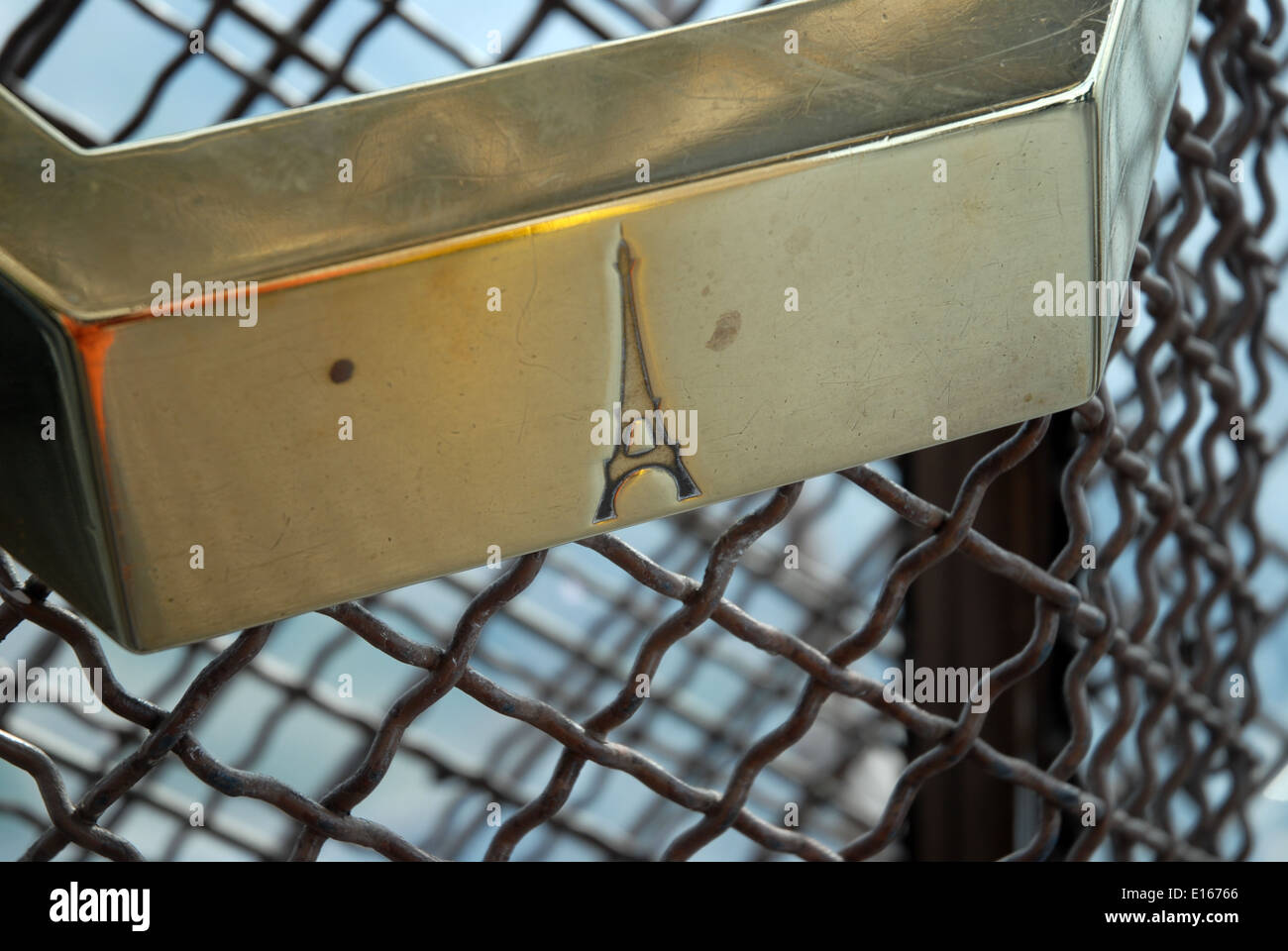 Rubbish bin paris france hi-res stock photography and images - Alamy