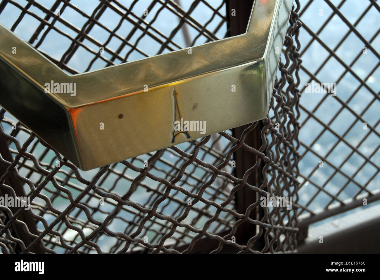 Litter Bin, Eiffel, Tower, Paris, France Stock Photo - Alamy