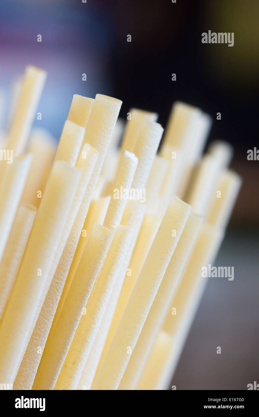 Uncooked linguine pasta hi-res stock photography and images - Alamy