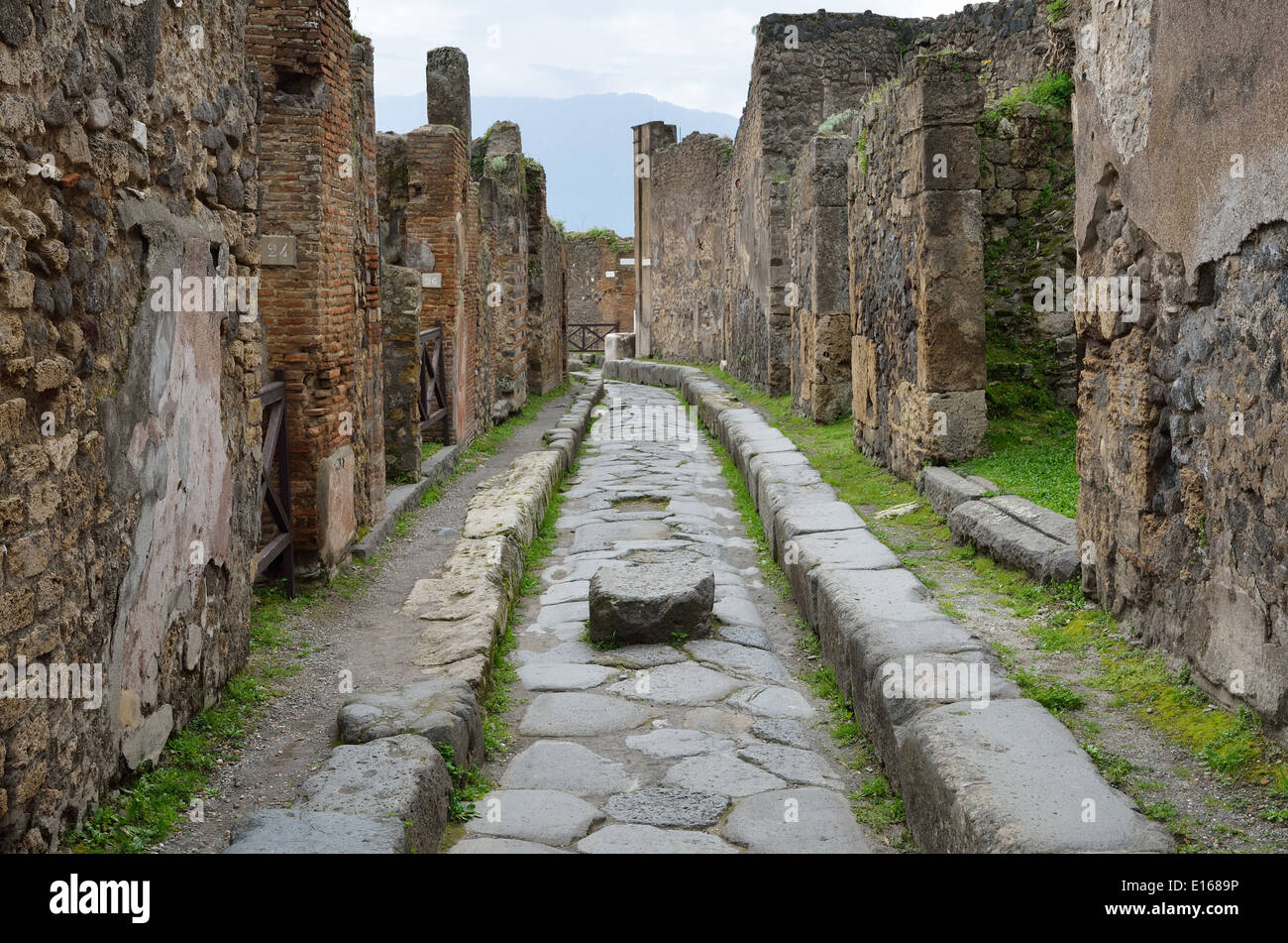 Restored ruins in the ancient city Pompeii Stock Photo - Alamy