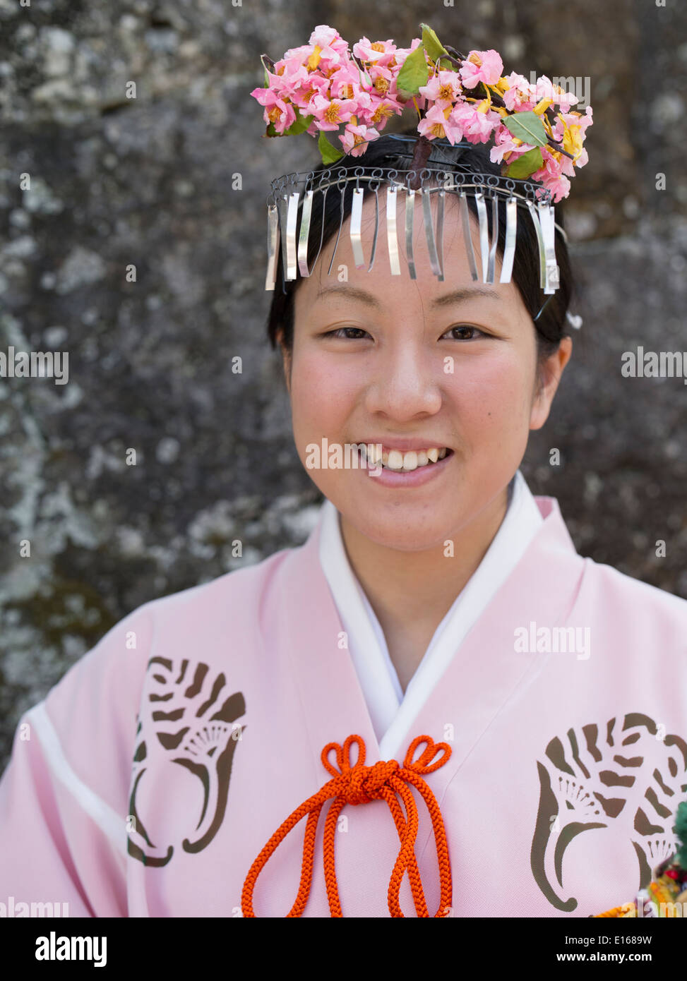 Miko shinto shrine hi-res stock photography and images - Alamy