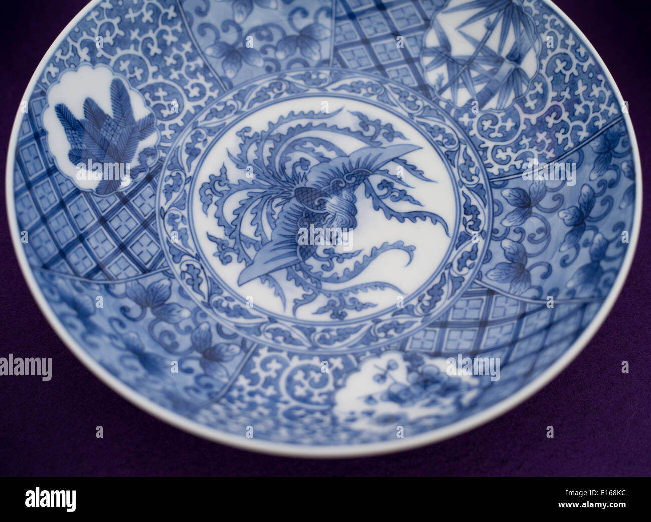 Japanese traditional pottery crafts hi-res stock photography and images ...