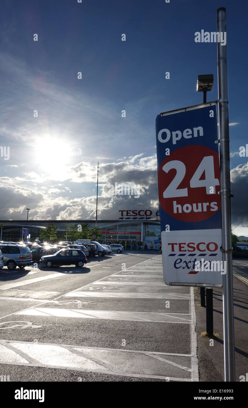 24 hour tesco hi-res stock photography and images - Alamy