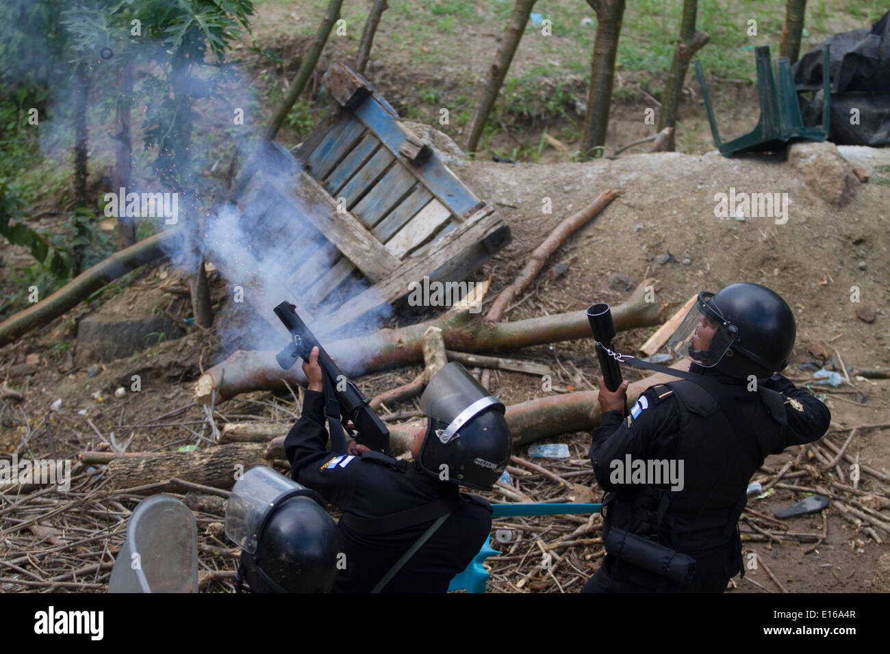 San Jose Del Golfo, Guatemala. 23rd May, 2014. Guatemala's riot police ...