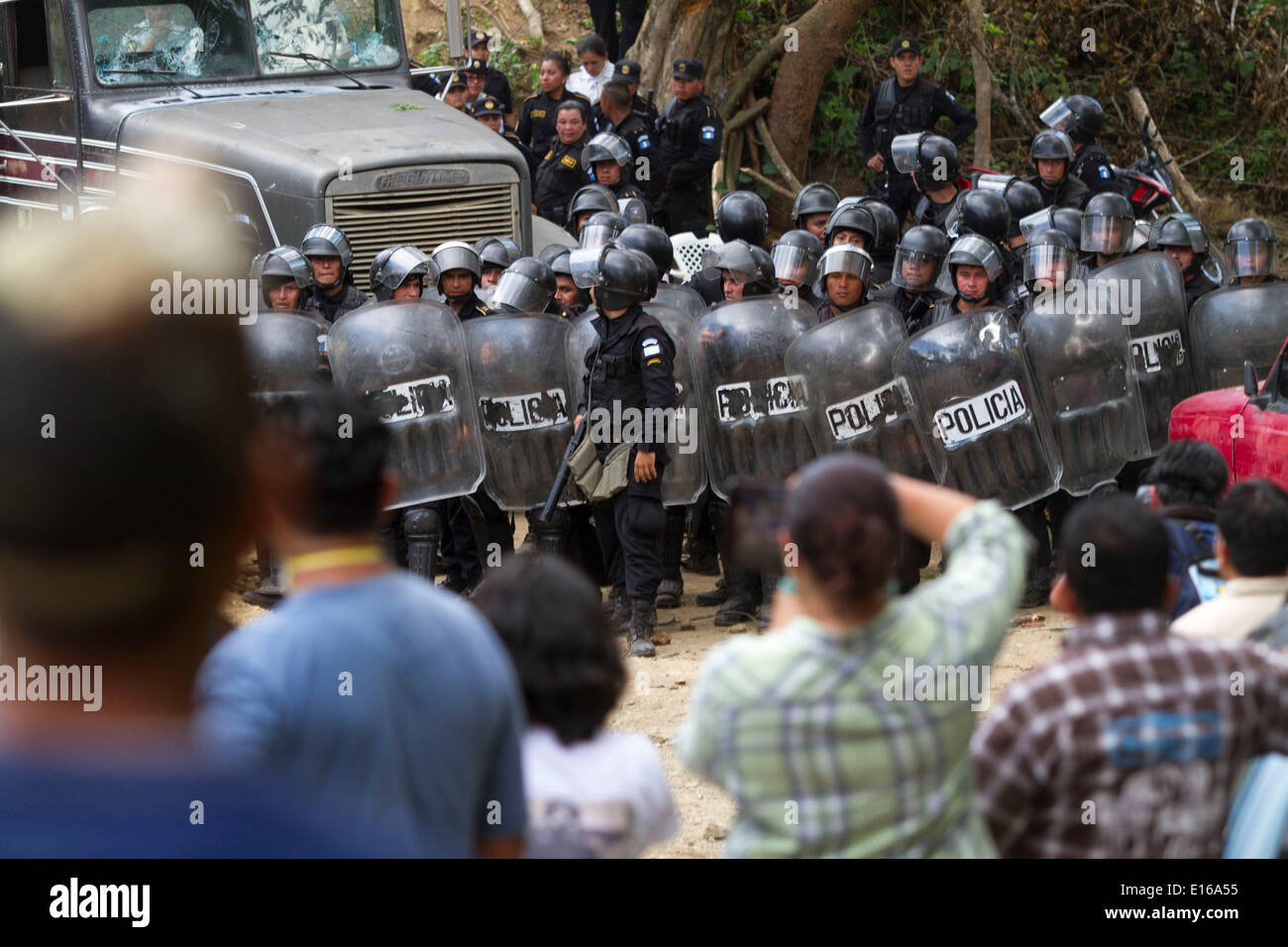 San Jose Del Golfo, Guatemala. 23rd May, 2014. Guatemala's riot police ...