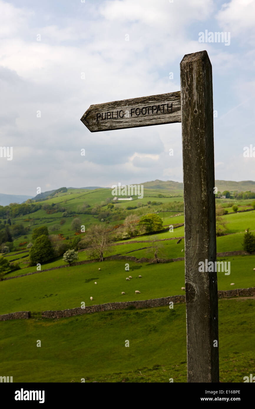 Public footpath sign in english hi-res stock photography and images - Alamy