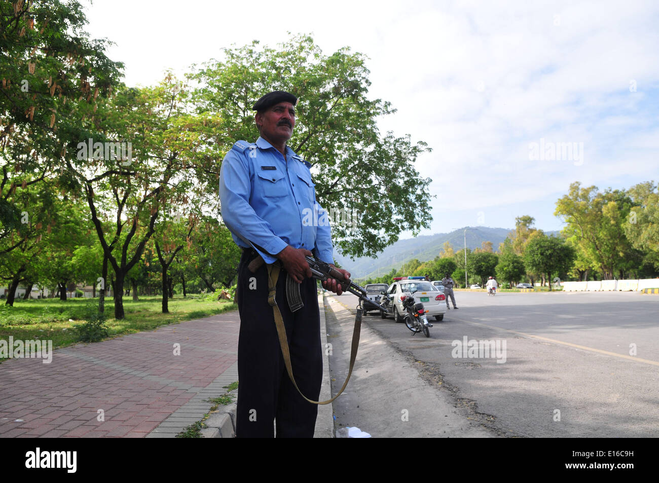 Guard security islamabad pakistan hi-res stock photography and images ...