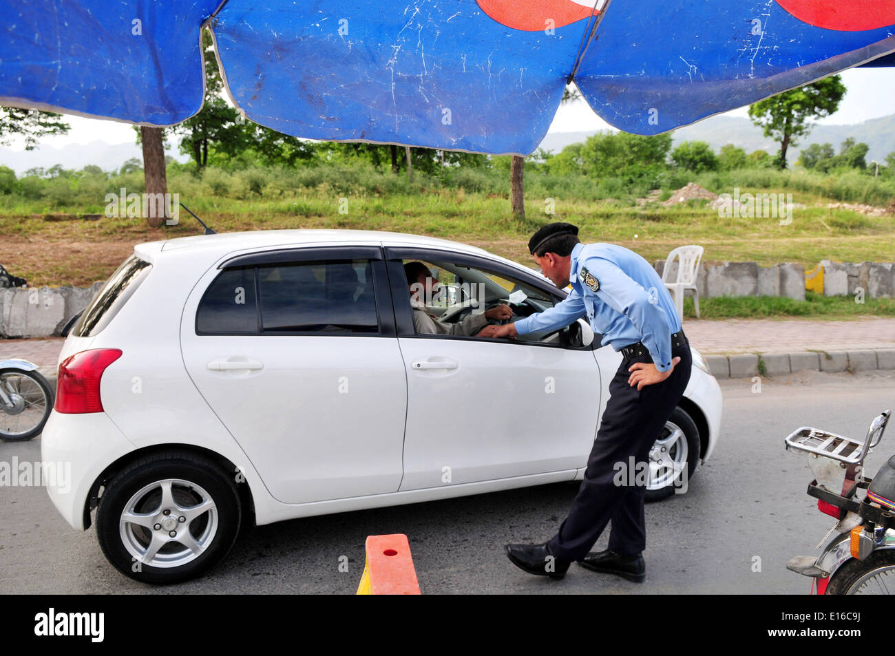 High security checkpoint hi-res stock photography and images - Alamy