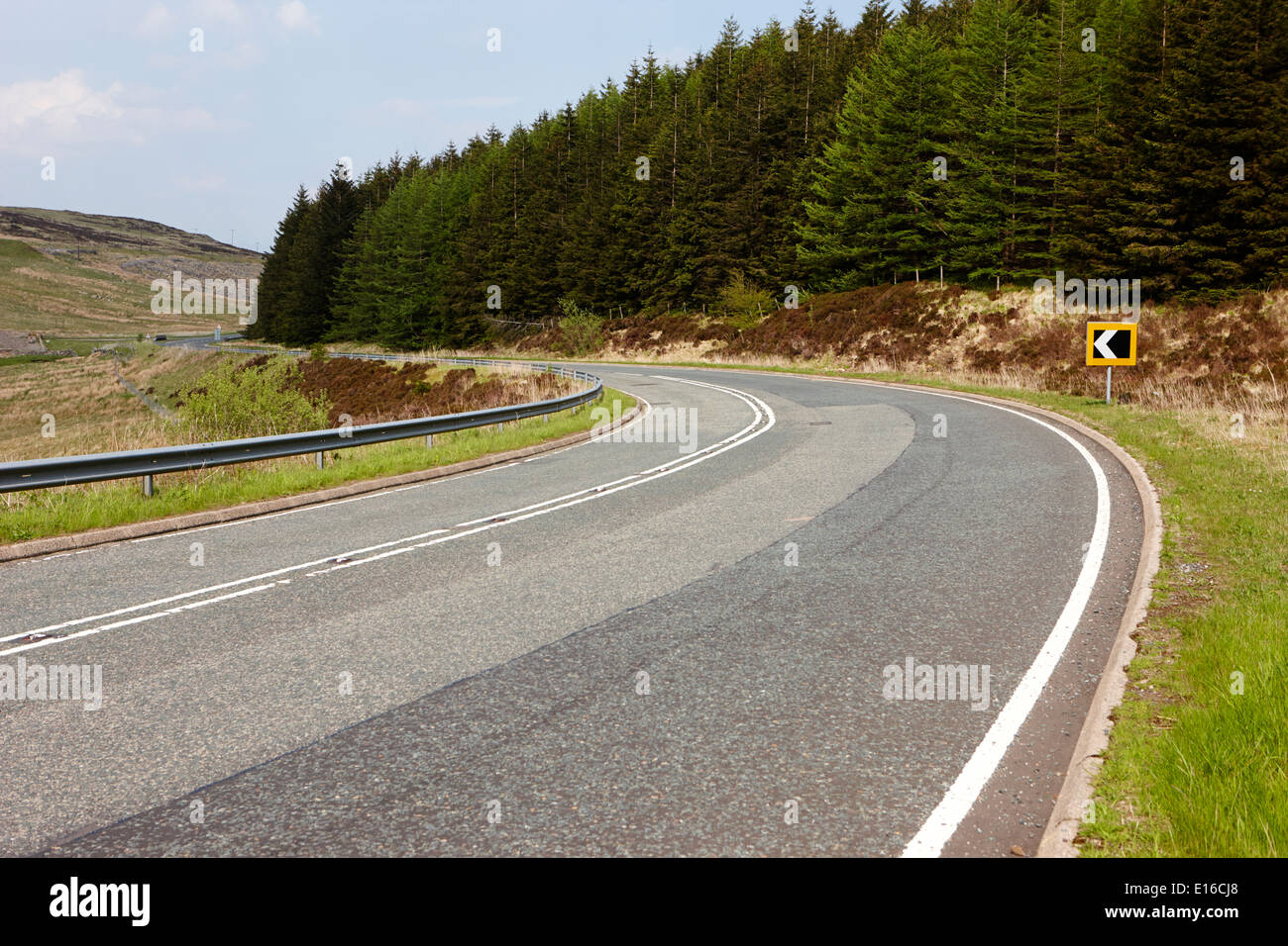Bend road roads country hi-res stock photography and images - Alamy