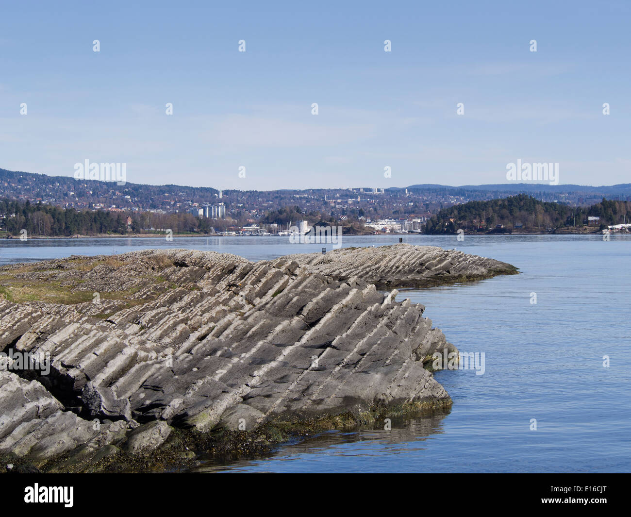 Rock outcrop in sea hi-res stock photography and images - Alamy