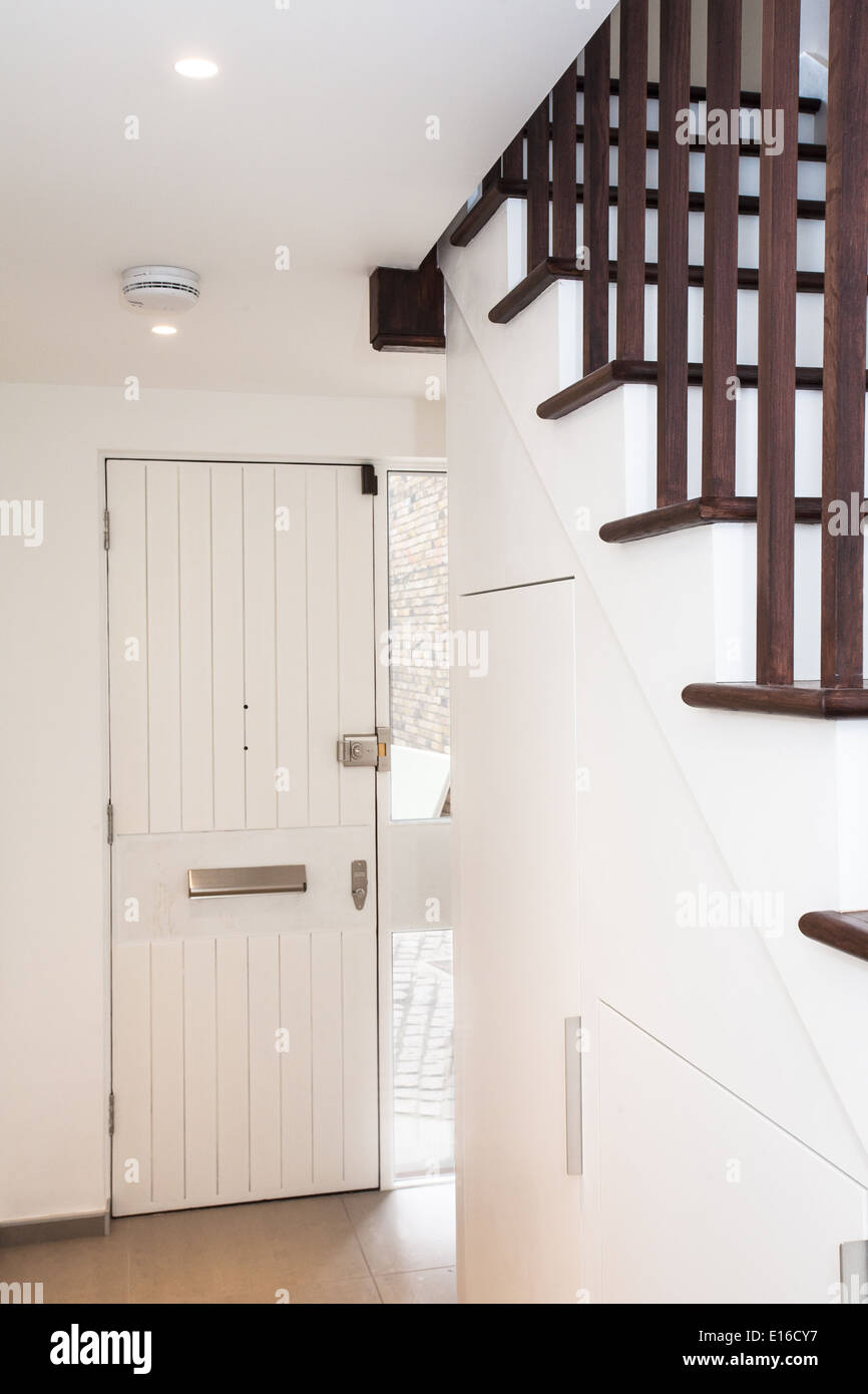 Modern front hall hi-res stock photography and images - Alamy