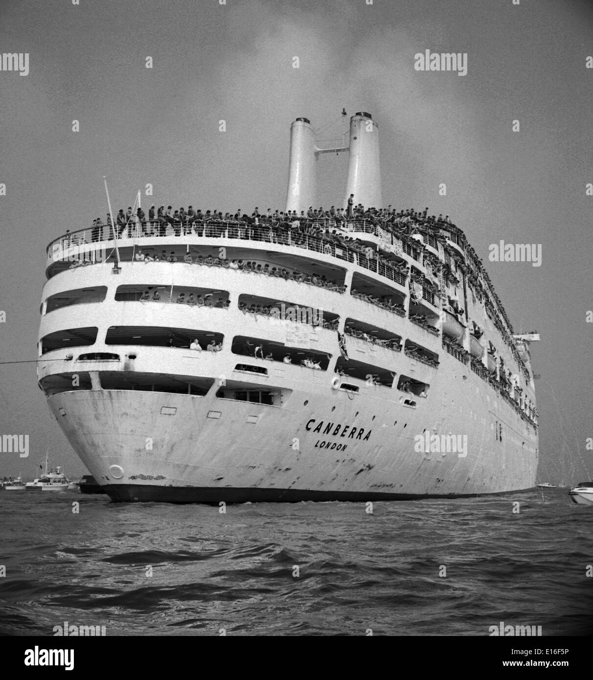 Falklands war 1982 flag Black and White Stock Photos & Images - Alamy