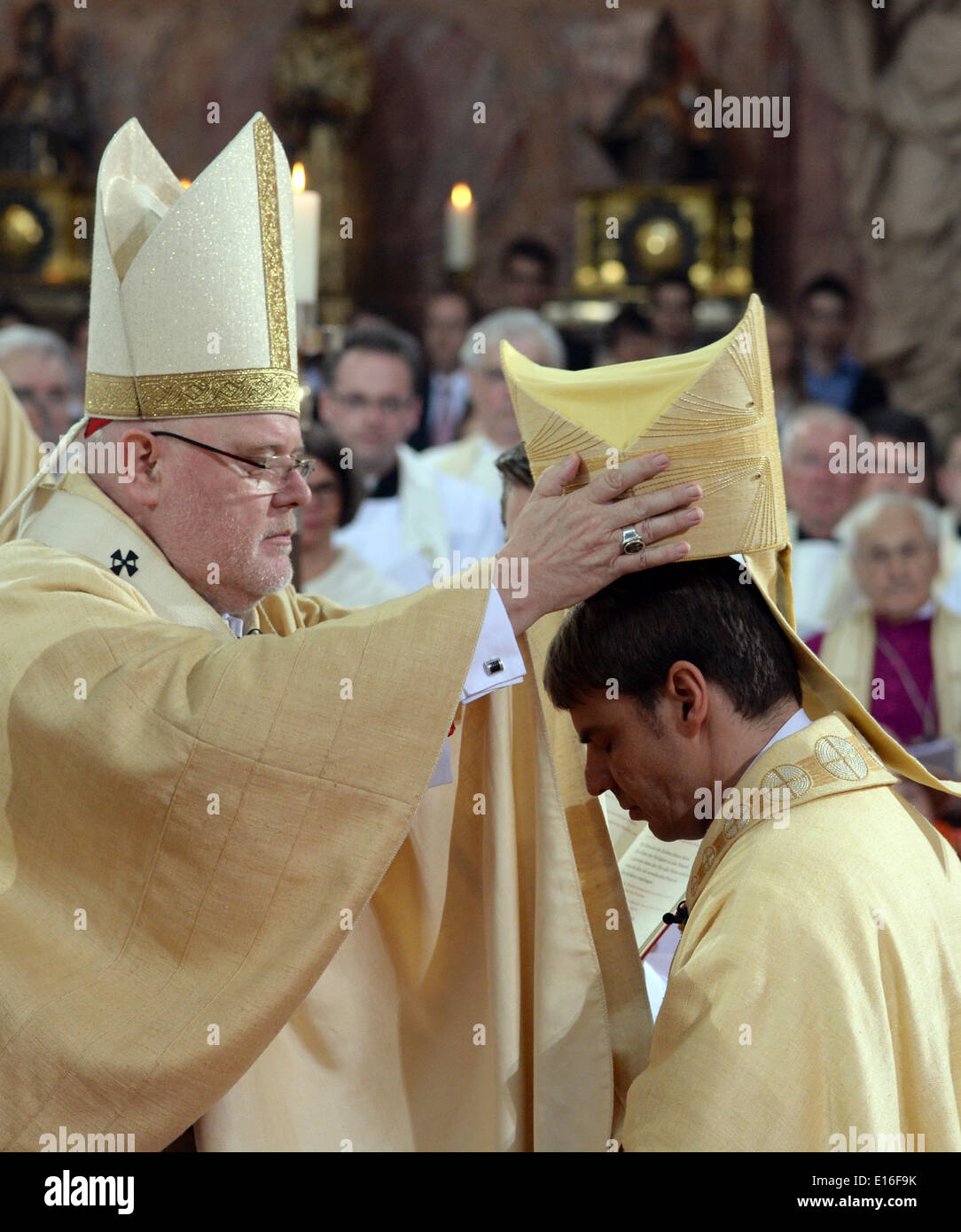 New Archbishop Mitre High Resolution Stock Photography and Images - Alamy