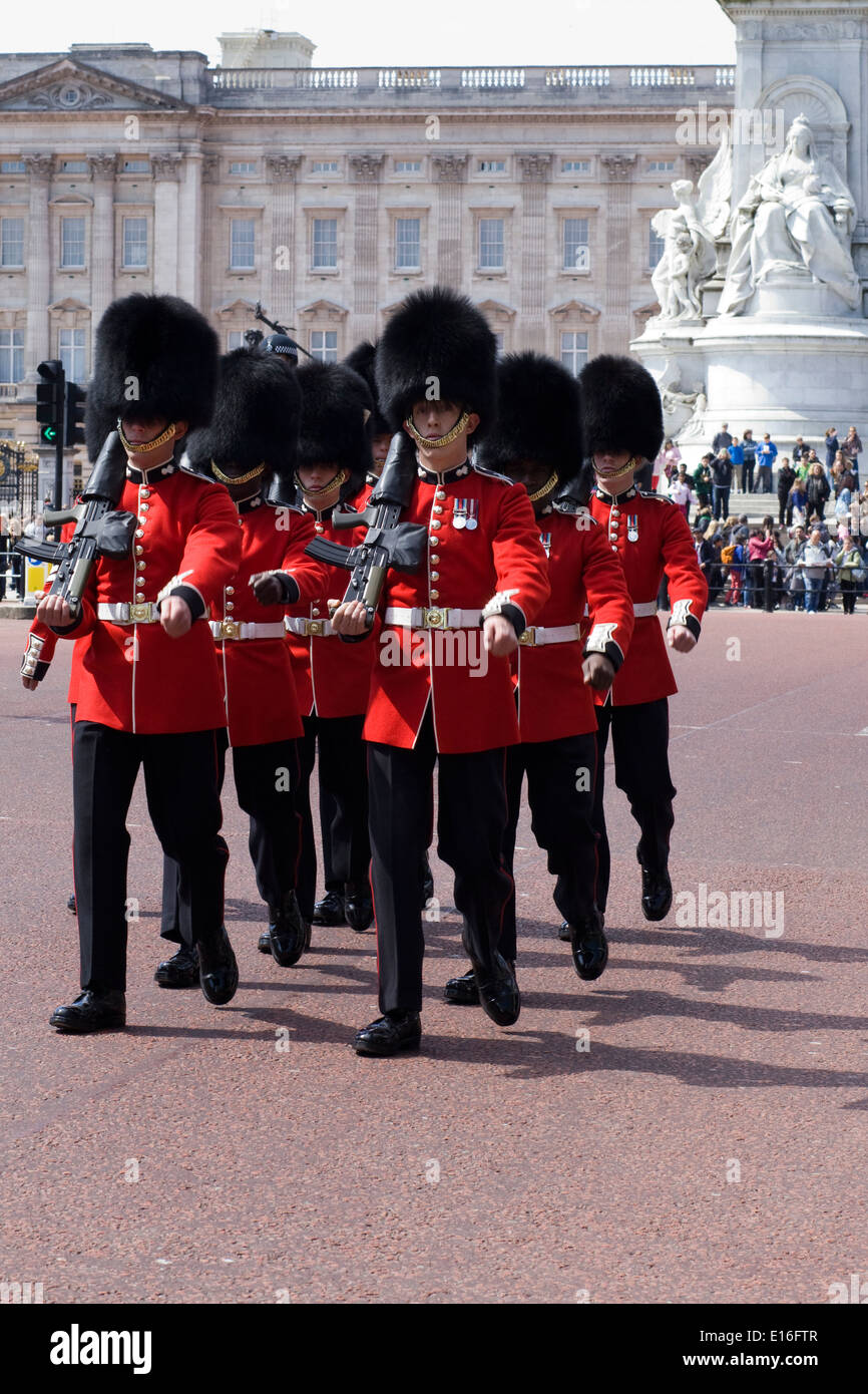 Guardsmen in red uniforms hi-res stock photography and images - Alamy