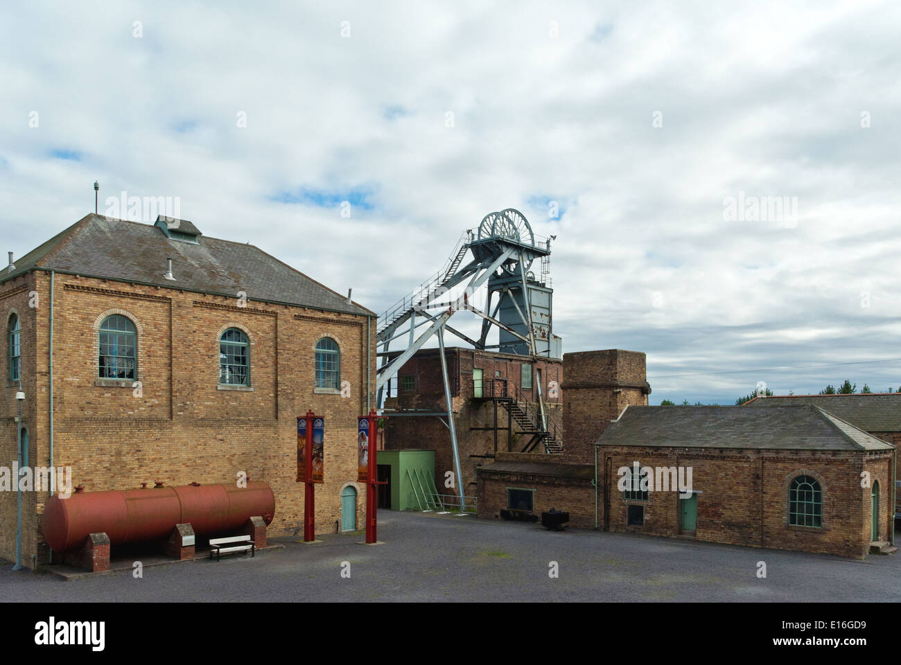 Colliery buildings woodhorn colliery museum hi-res stock photography ...
