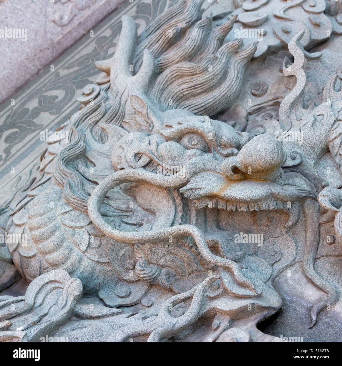 Stone dragon horizontal hi-res stock photography and images - Alamy