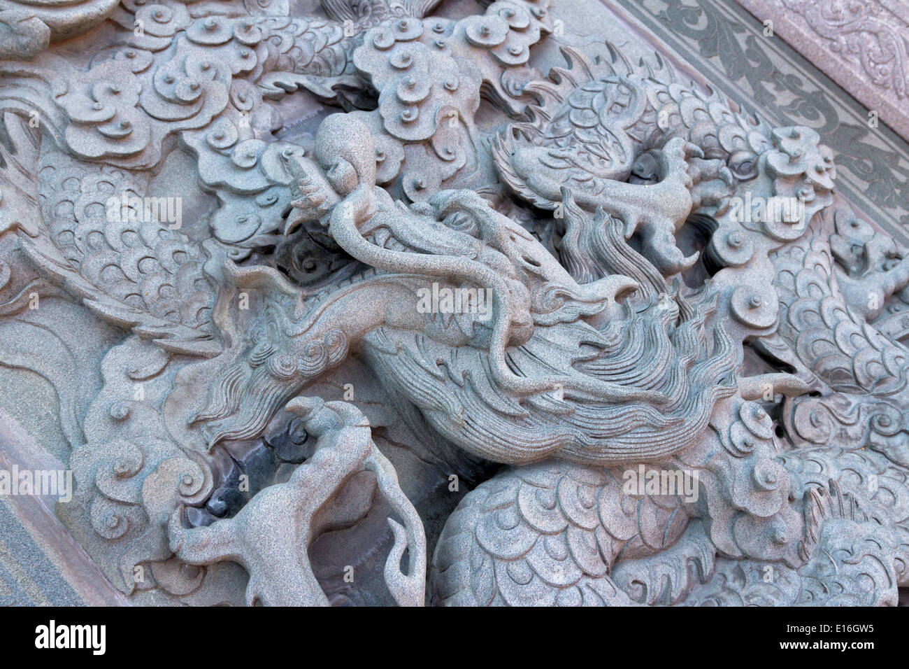 Stone dragon horizontal hi-res stock photography and images - Alamy