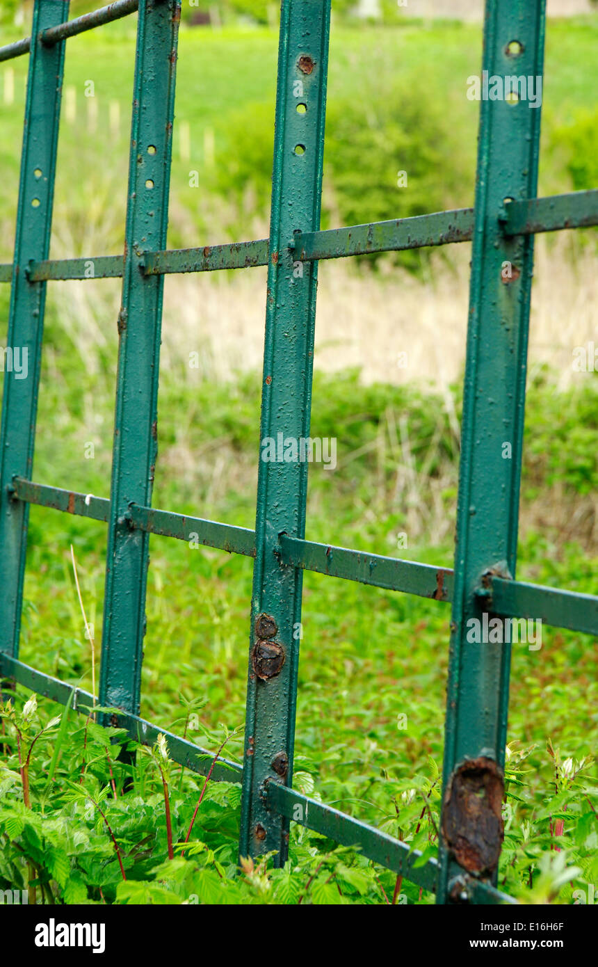 Green railings hi-res stock photography and images - Alamy
