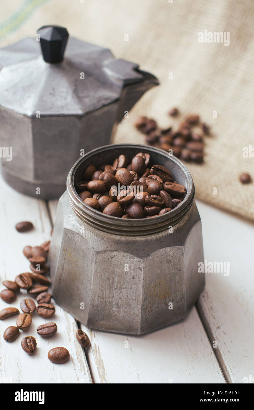 Silver coffeemaker hi-res stock photography and images - Alamy