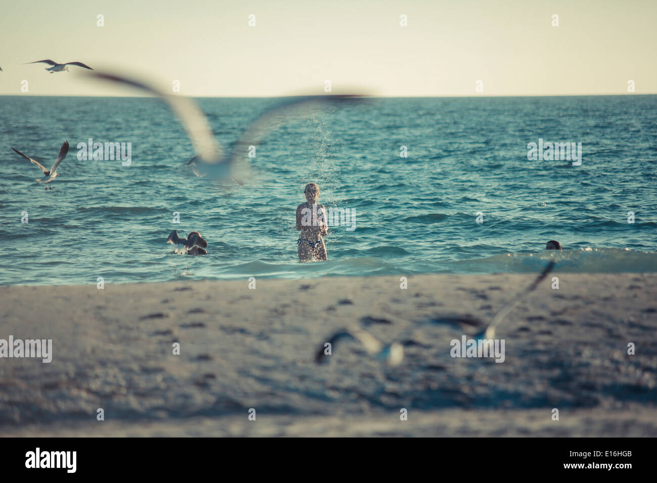 Girl by ocean hi-res stock photography and images - Alamy