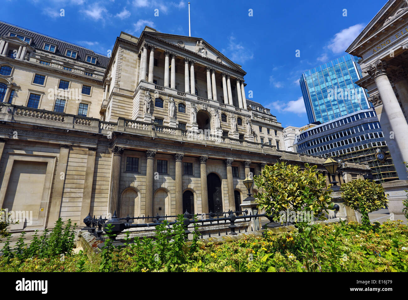 London city banks hi-res stock photography and images - Alamy