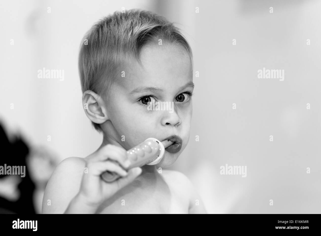 Little boy brushing his teeth Stock Photo - Alamy
