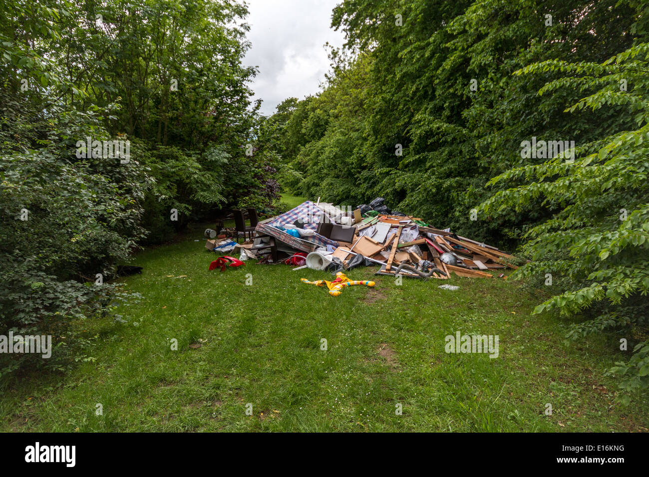 Fly-tipping in the countryside Stock Photo - Alamy