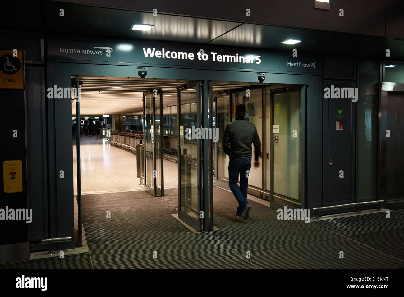 Heathrow airport terminal 5 hi-res stock photography and images - Alamy