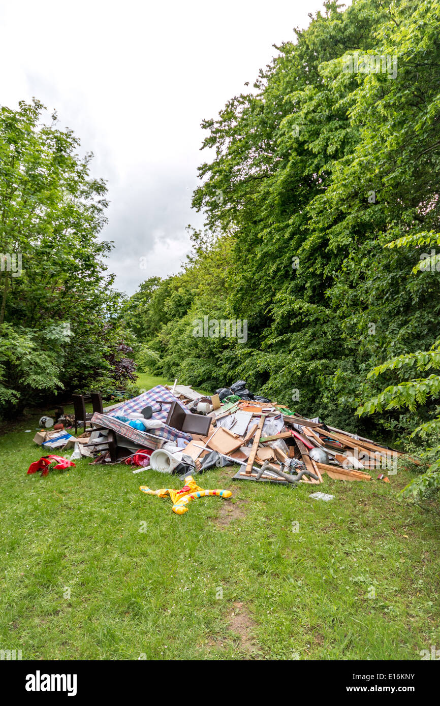 Fly-tipping in the countryside Stock Photo - Alamy