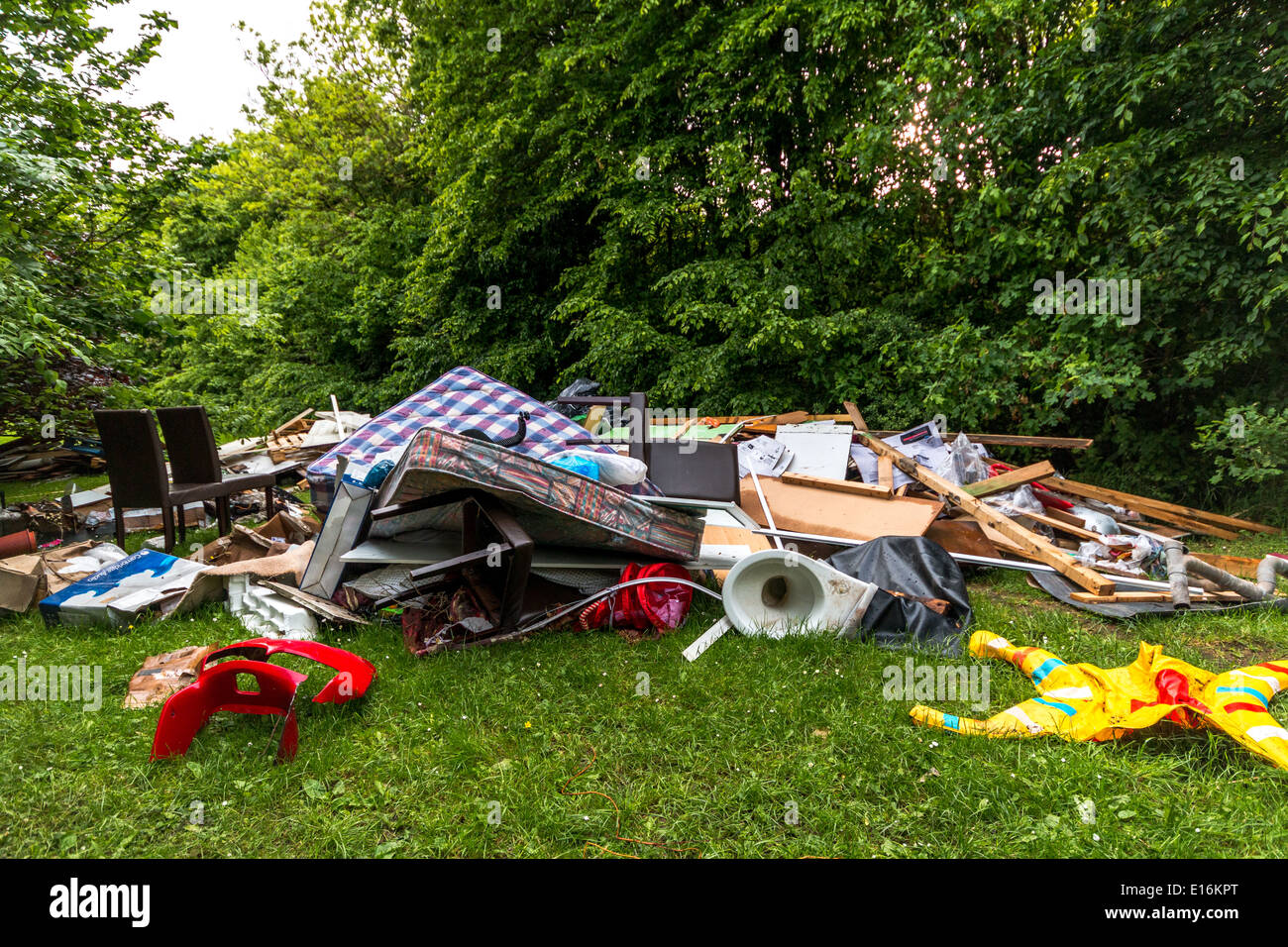 Fly-tipping in the countryside Stock Photo - Alamy