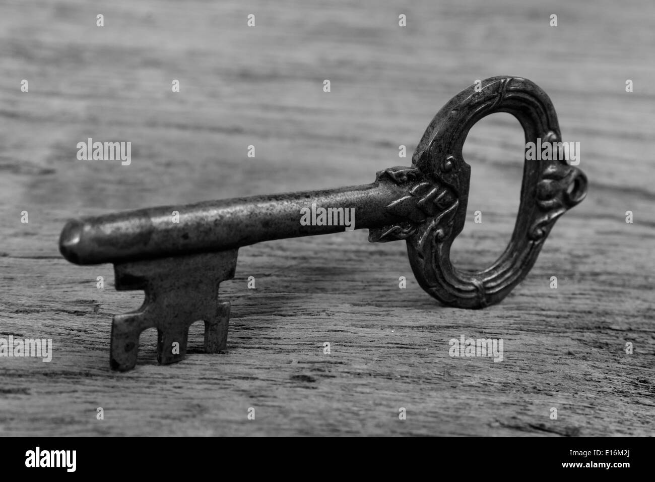 close up old key on wood Stock Photo - Alamy