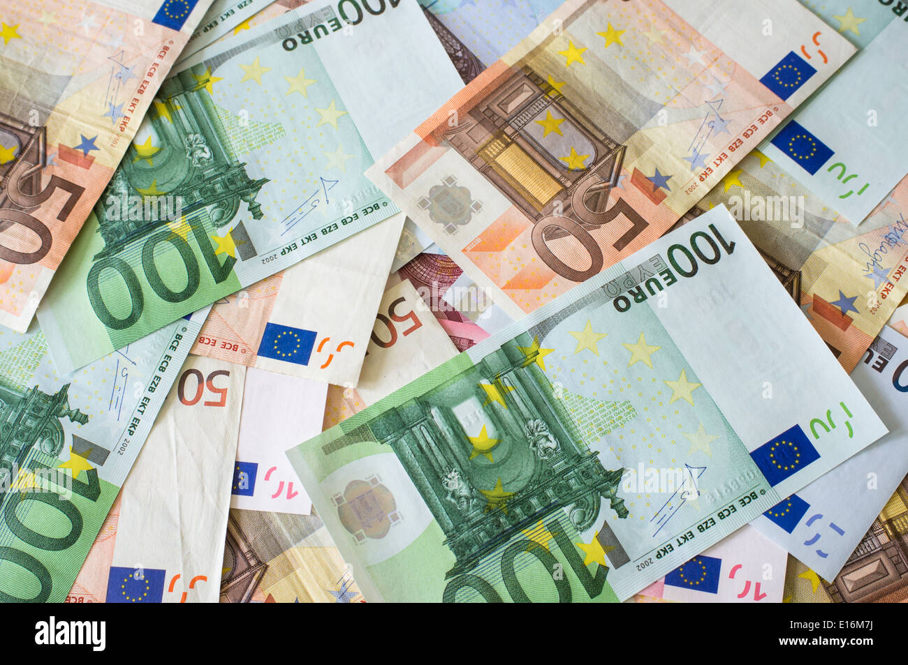 Pile of banknotes hi-res stock photography and images - Alamy