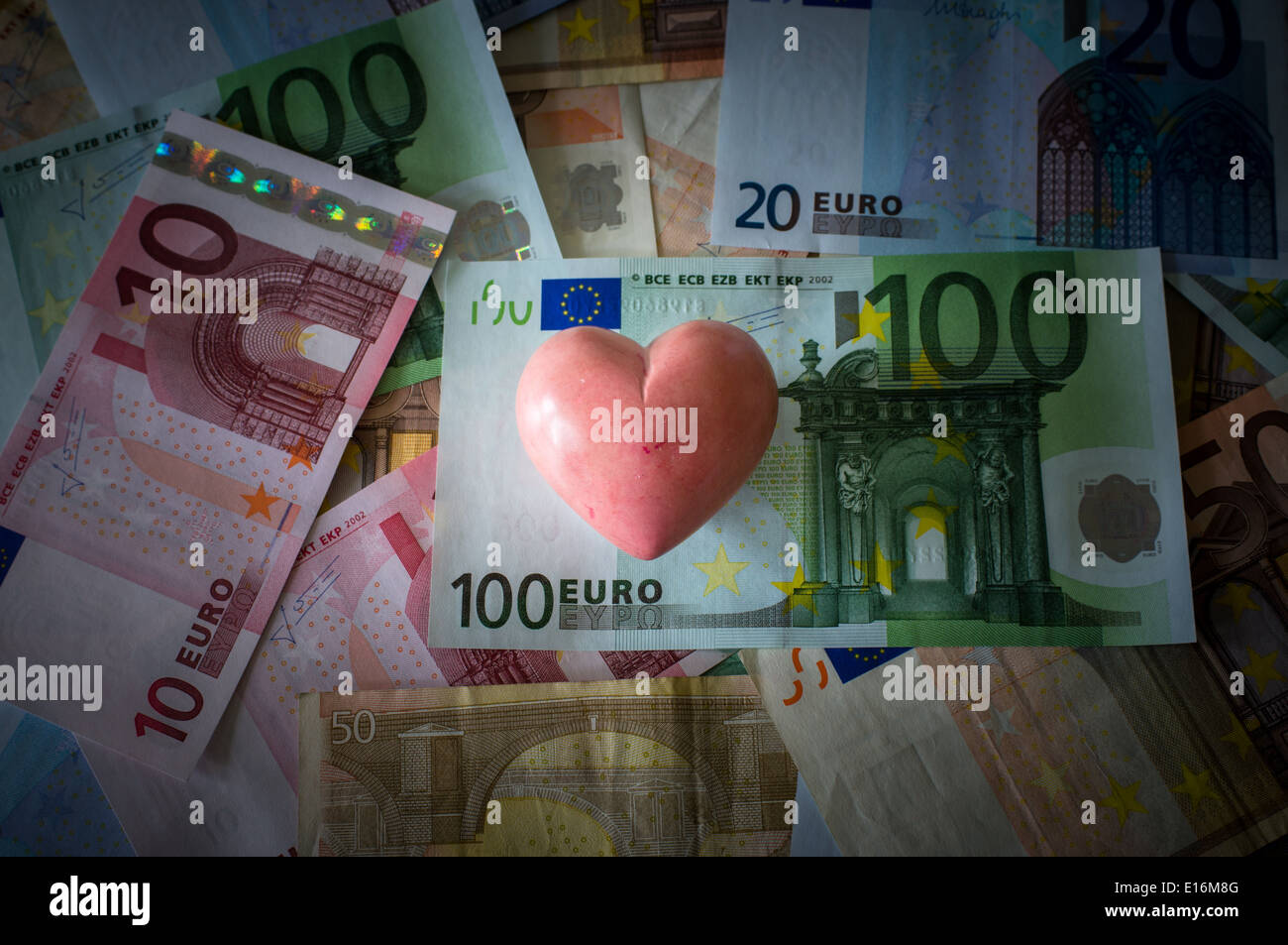 Euro banknotes with pink heart Stock Photo - Alamy