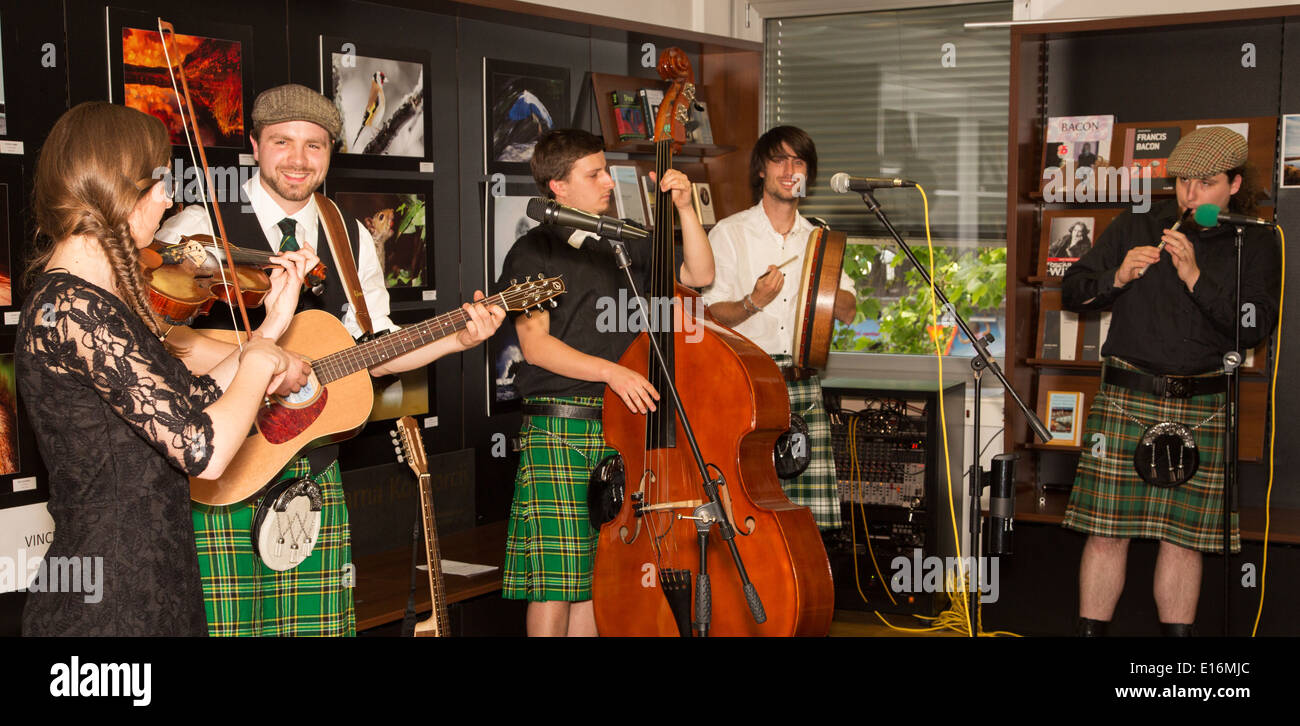The Bog Bards, a Slovenian Irish band performing traditional Irish ...
