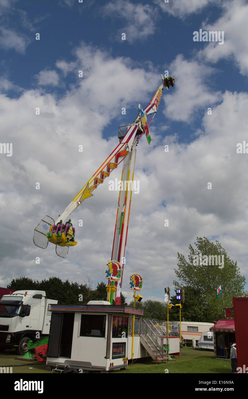 Travelling funfair ride, Bicester, Oxfordshire Stock Photo - Alamy
