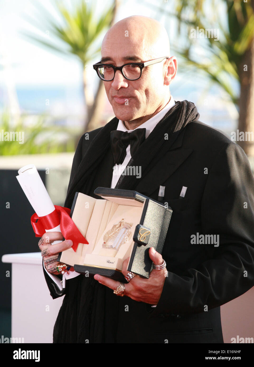 Bruce Wagner (for Julianne Moore) with the prize for Best Performance ...