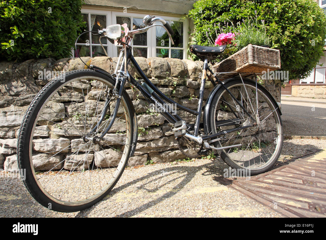 Bloomers bakewell High Resolution Stock Photography and Images - Alamy