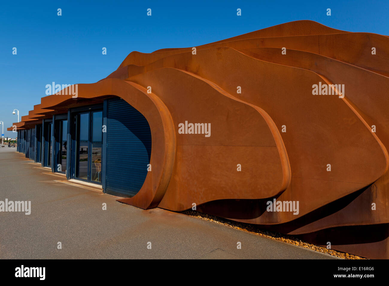 Littlehampton beach cafes hi-res stock photography and images - Alamy