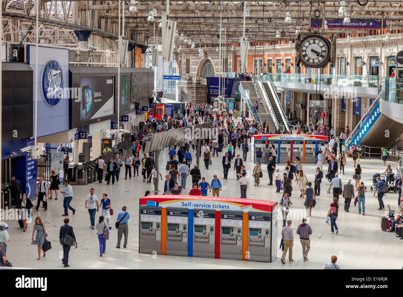 Waterloo station concourse hi-res stock photography and images - Alamy