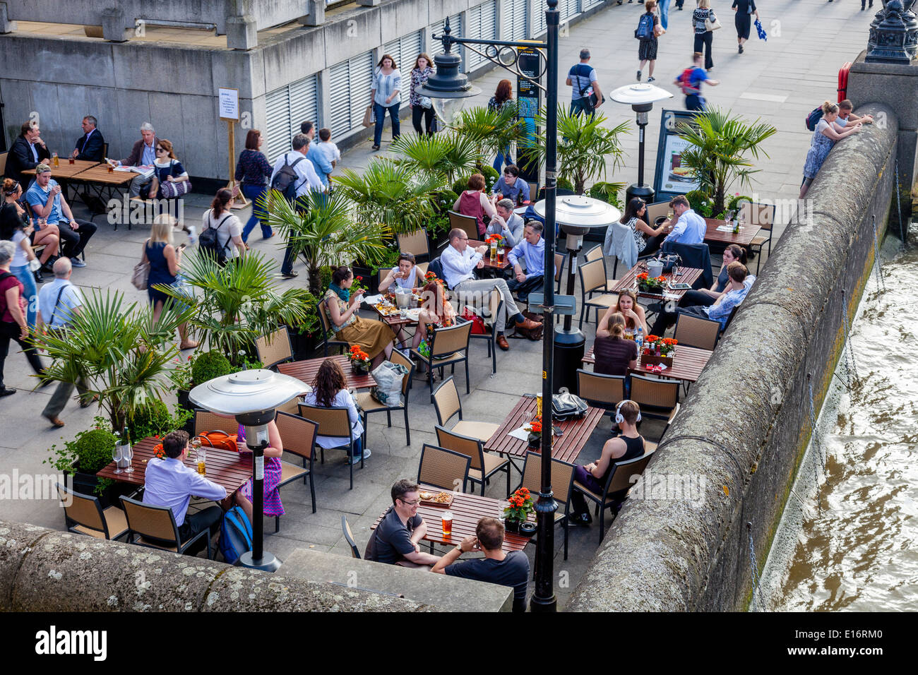 Riverside Pub Terrace, River Thames, London, England Stock Photo - Alamy