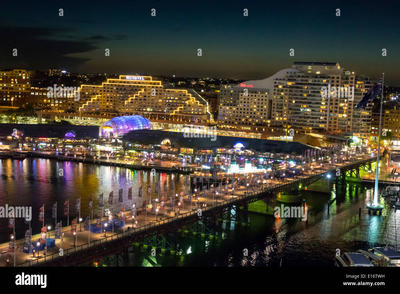 Darling harbour shopping center hi-res stock photography and images - Alamy